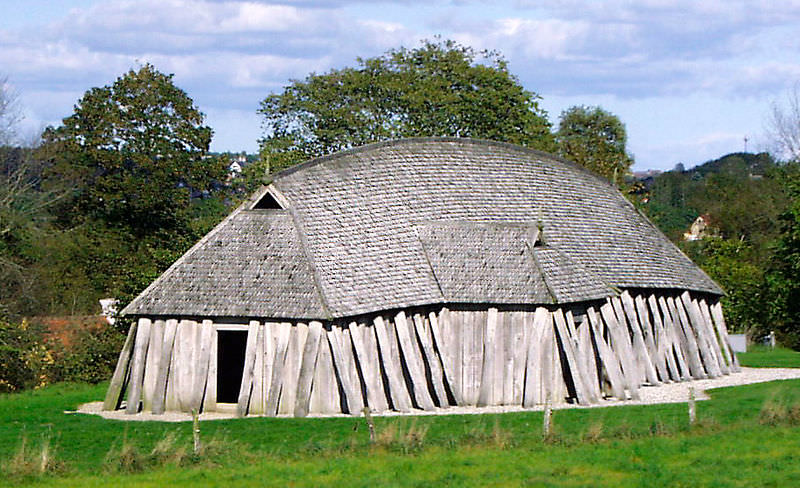 A reconstructed Viking Age house - photo by Malene Thyssen, http ...