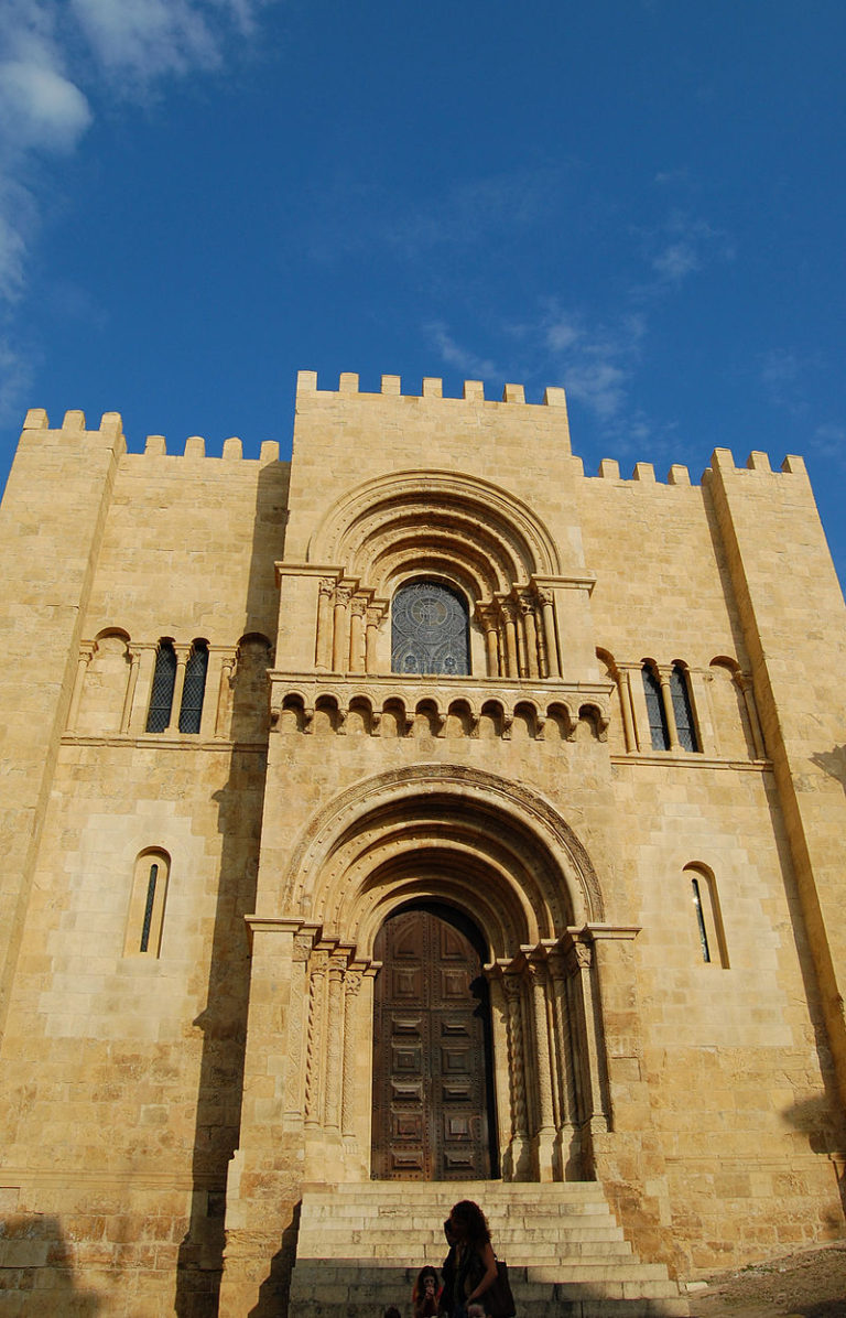 Crenellations: Crowning Castles - Medievalists.net
