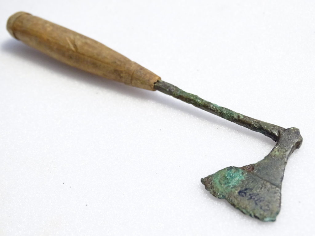 rsz_fig_5_-_miniature_axe - Medievalists.net