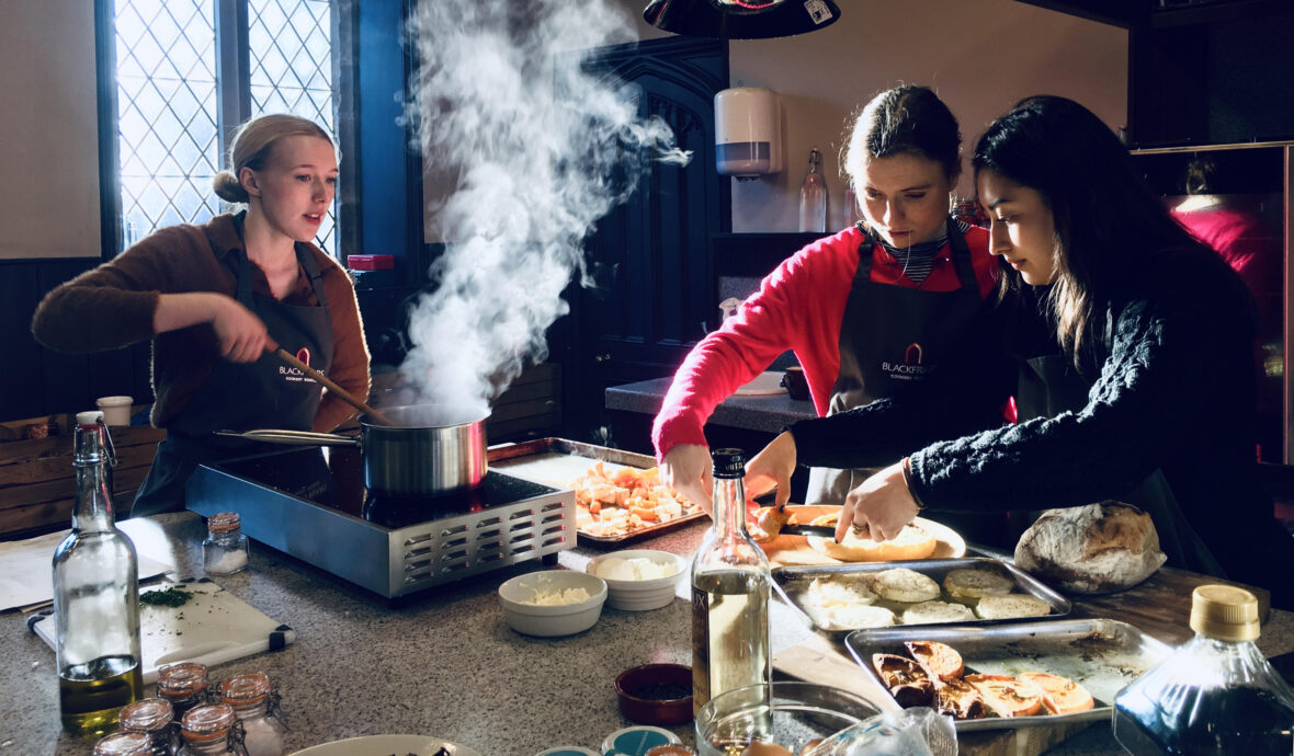 Online medieval cookery course to teach about 12th century sauces ...