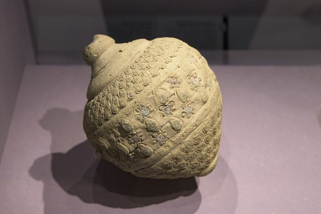 1280px-Pottery_Fire_Bomb_from_Iran - Medievalists.net