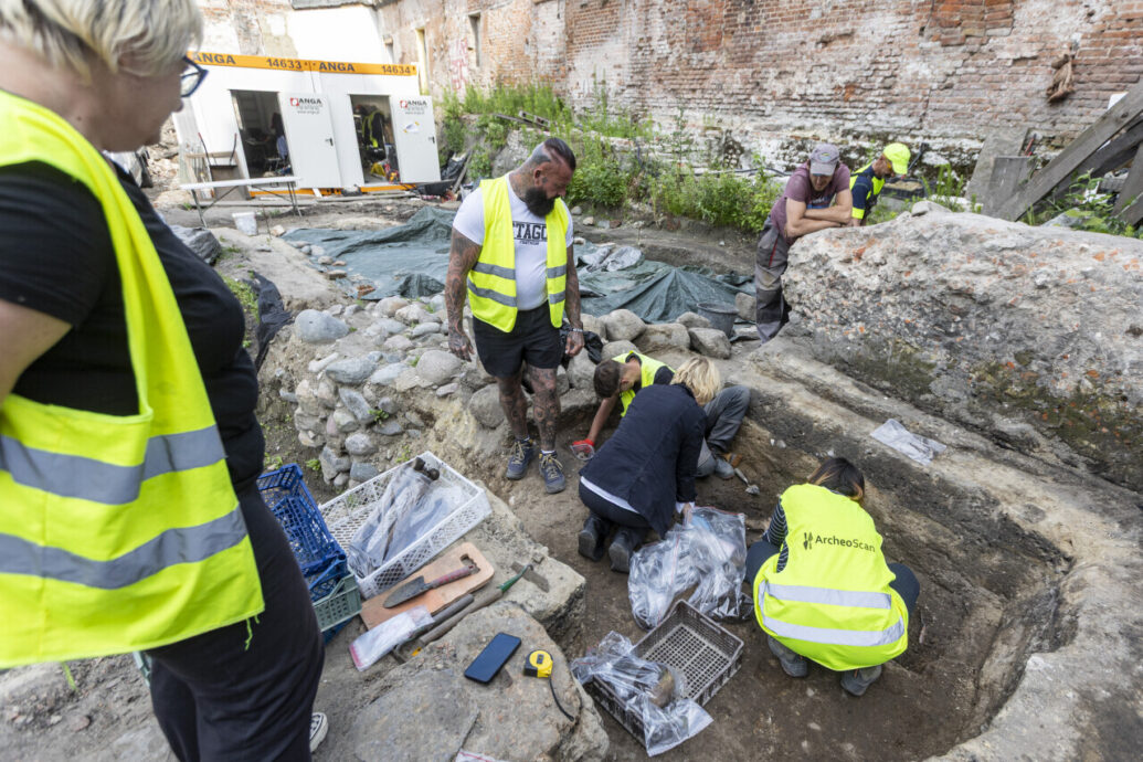 Medieval Knight’s Grave Discovered in Poland - Medievalists.net