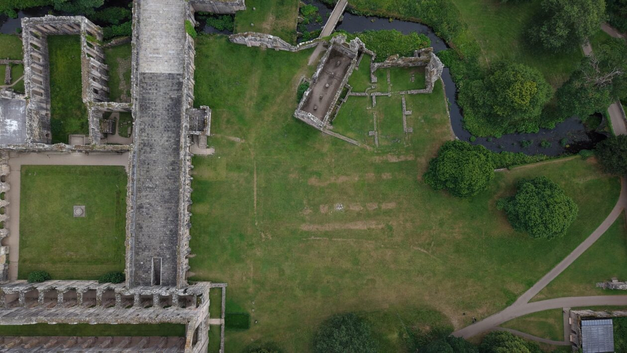 Medieval Buildings Revealed by Summer Drought in England - Medievalists.net