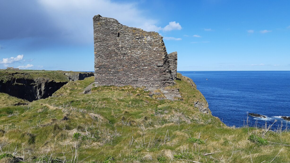 1920px-Old_Wick_Castle - Medievalists.net